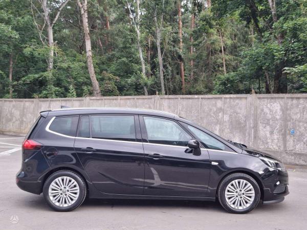 Black Opel Zafira Tourer 2018 in Vilnius, with an engine capacity of 1.96 L and mileage of 136 thousand km for 8400 €, photo 7 on AUTOMOTO.COM.LV