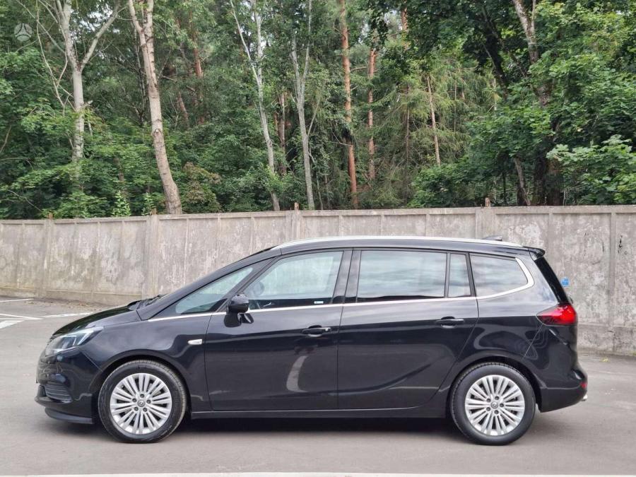 Black Opel Zafira Tourer 2018 in Vilnius, with an engine capacity of 1.96 L and mileage of 136 thousand km for 8300 €, photo 5 on AUTOMOTO.COM.LV