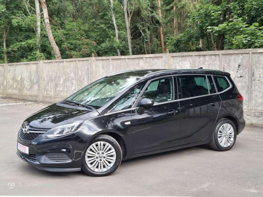 Black Opel Zafira Tourer 2018 in Vilnius, with an engine capacity of 1.96 L and mileage of 136 thousand km for 8300 €, photo 6 on AUTOMOTO.COM.LV