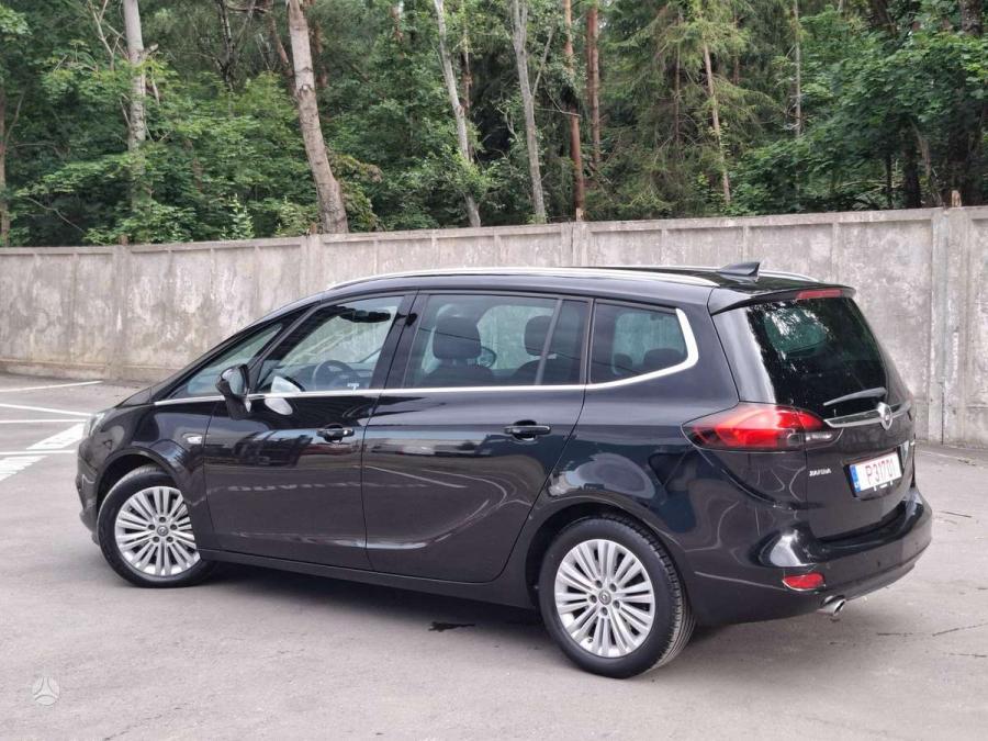 Black Opel Zafira Tourer 2018 in Vilnius, with an engine capacity of 1.96 L and mileage of 136 thousand km for 8300 €, photo 7 on AUTOMOTO.COM.LV