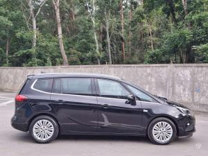 Black Opel Zafira Tourer 2018 in Vilnius, with an engine capacity of 1.96 L and mileage of 136 thousand km for 8300 €, photo 8 on AUTOMOTO.COM.LV
