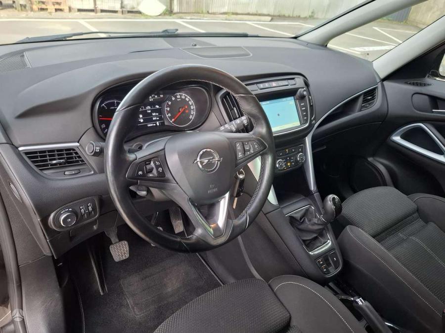 Black Opel Zafira Tourer 2018 in Vilnius, with an engine capacity of 1.96 L and mileage of 136 thousand km for 8300 €, photo 15 on AUTOMOTO.COM.LV