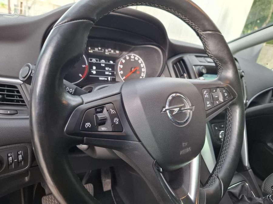 Black Opel Zafira Tourer 2018 in Vilnius, with an engine capacity of 1.96 L and mileage of 136 thousand km for 8300 €, photo 22 on AUTOMOTO.COM.LV