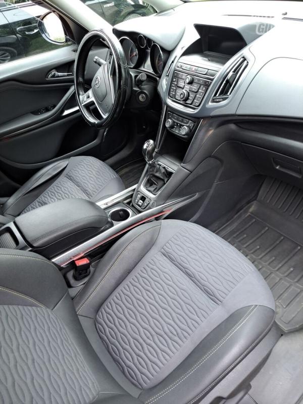 Черный Опель Zafira Tourer 2012 в Мажейкяй, объемом двигателя 2.00 л и пробегом 379 тыс. км за 4350 €, фото 10 на AUTOMOTO.COM.LV