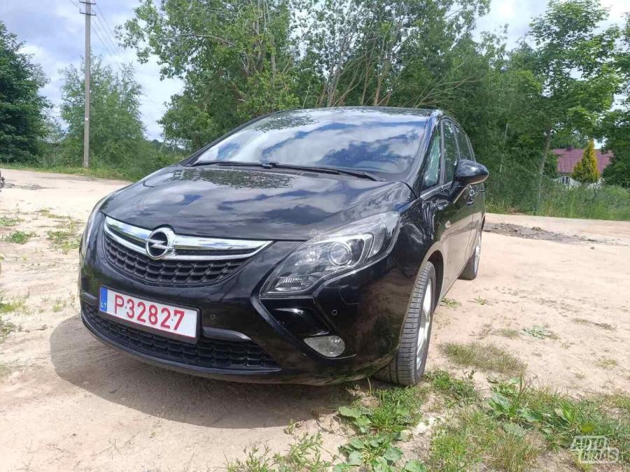 Black Opel Zafira Tourer 2012 in Utena, with an engine capacity of 2.00 L and mileage of 335 thousand km for 4500 €, photo 1 on AUTOMOTO.COM.LV