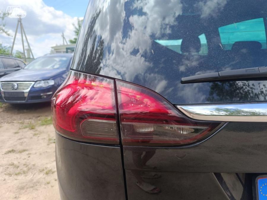 Black Opel Zafira Tourer 2012 in Utena, with an engine capacity of 2.00 L and mileage of 335 thousand km for 4500 €, photo 8 on AUTOMOTO.COM.LV