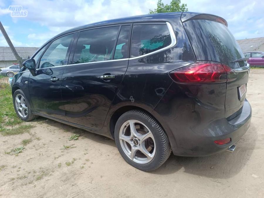 Black Opel Zafira Tourer 2012 in Utena, with an engine capacity of 2.00 L and mileage of 335 thousand km for 4500 €, photo 10 on AUTOMOTO.COM.LV