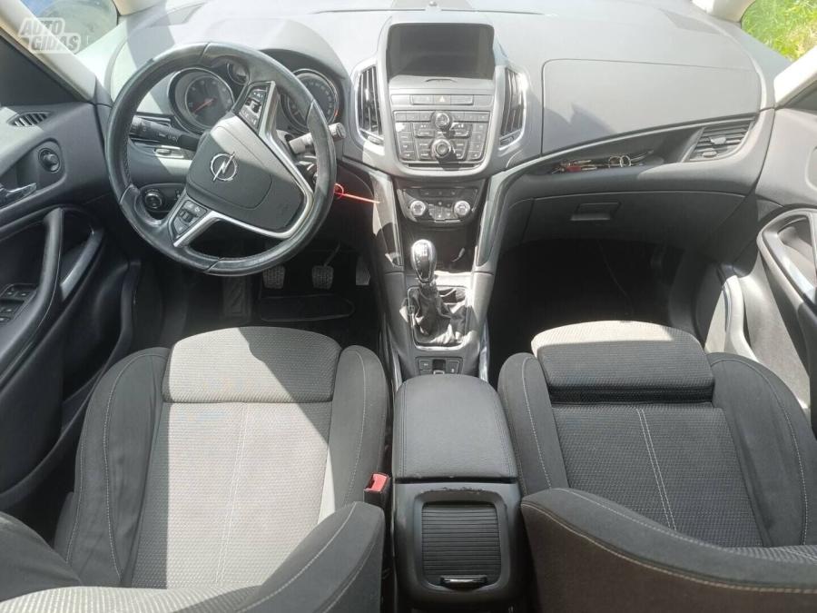 Black Opel Zafira Tourer 2012 in Utena, with an engine capacity of 2.00 L and mileage of 335 thousand km for 4500 €, photo 13 on AUTOMOTO.COM.LV