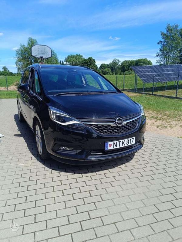 Black Opel Zafira Tourer 2017 in Alytus, with an engine capacity of 1.60 L and mileage of 220 thousand km for 7950 €, photo 1 on AUTOMOTO.COM.LV