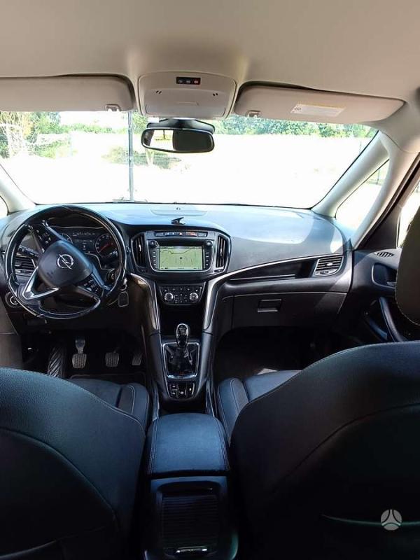 Black Opel Zafira Tourer 2017 in Alytus, with an engine capacity of 1.60 L and mileage of 220 thousand km for 7950 €, photo 7 on AUTOMOTO.COM.LV