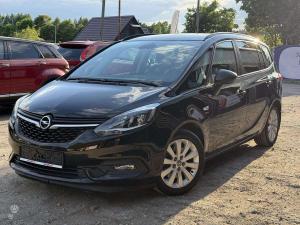 Black Opel Zafira Tourer 2017 in Siauliai, with an engine capacity of 1.96 L and mileage of 268 thousand km for 7000 €, photo 3 on AUTOMOTO.COM.LV
