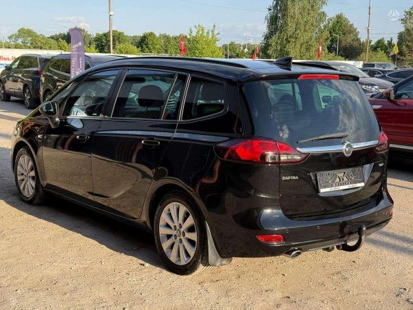 Black Opel Zafira Tourer 2017 in Siauliai, with an engine capacity of 1.96 L and mileage of 268 thousand km for 7000 €, photo 8 on AUTOMOTO.COM.LV