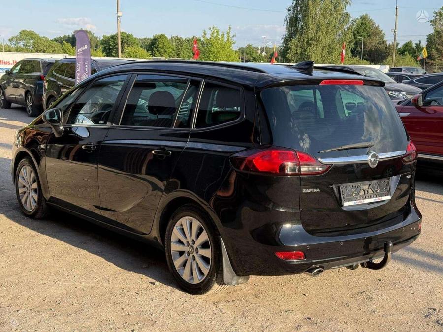 Black Opel Zafira Tourer 2017 in Siauliai, with an engine capacity of 1.96 L and mileage of 268 thousand km for 7000 €, photo 9 on AUTOMOTO.COM.LV