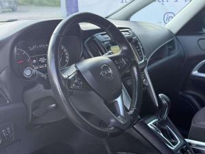 Black Opel Zafira Tourer 2017 in Siauliai, with an engine capacity of 1.96 L and mileage of 268 thousand km for 7000 €, photo 12 on AUTOMOTO.COM.LV
