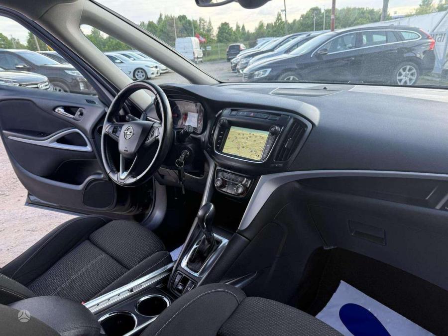 Black Opel Zafira Tourer 2017 in Siauliai, with an engine capacity of 1.96 L and mileage of 268 thousand km for 7000 €, photo 15 on AUTOMOTO.COM.LV