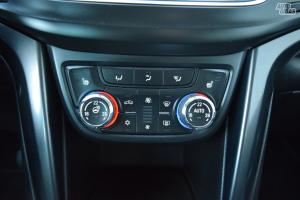 Black Opel Zafira Tourer 2017 in Vilnius, with an engine capacity of 2.00 L and mileage of 297 thousand km for 7500 €, photo 17 on AUTOMOTO.COM.LV