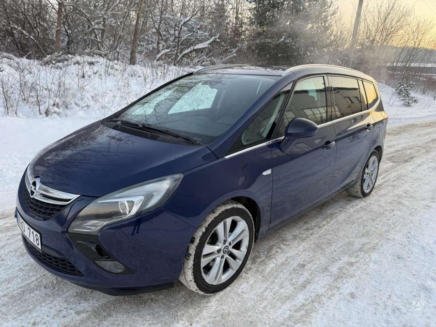 Blue Opel Zafira Tourer 2012 in Vilnius, with an engine capacity of 1.96 L and mileage of 275 thousand km for 3900 €, photo 1 on AUTOMOTO.COM.LV