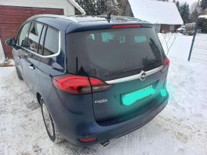Blue Opel Zafira Tourer 2012 in Rokiskis, with an engine capacity of 1.96 L and mileage of 180 thousand km for 5500 €, photo 4 on AUTOMOTO.COM.LV