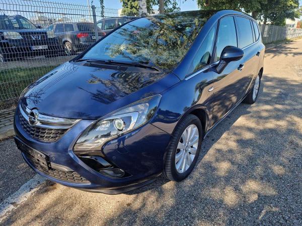 Blue Opel Zafira Tourer 2012 in Marijampole, with an engine capacity of 1.96 L and mileage of 257 thousand km for 5350 €, photo 1 on AUTOMOTO.COM.LV