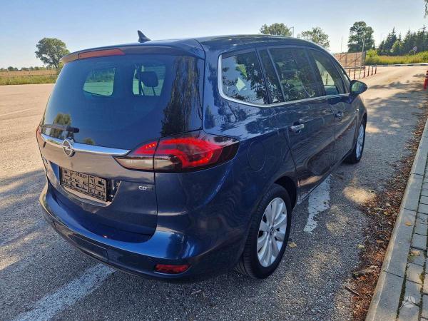 Blue Opel Zafira Tourer 2012 in Marijampole, with an engine capacity of 1.96 L and mileage of 257 thousand km for 5350 €, photo 4 on AUTOMOTO.COM.LV