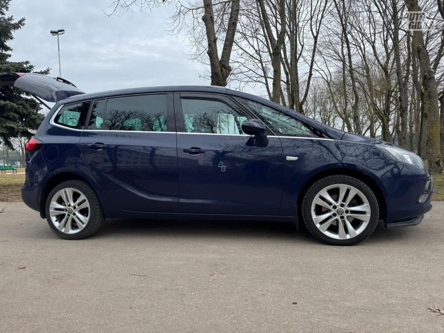 Blue Opel Zafira Tourer 2013 in Kaunas, with an engine capacity of 2.00 L and mileage of 244 thousand km for 4500 €, photo 2 on AUTOMOTO.COM.LV