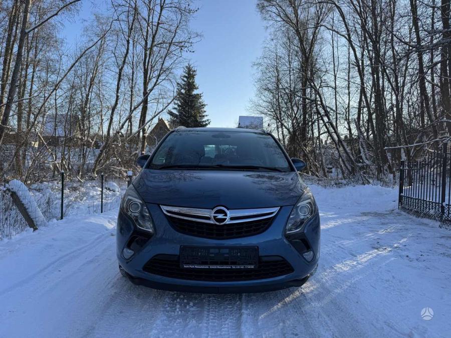 Blue Opel Zafira Tourer 2014 in Utena, with an engine capacity of 1.60 L and mileage of 144 thousand km for 5400 €, photo 2 on AUTOMOTO.COM.LV