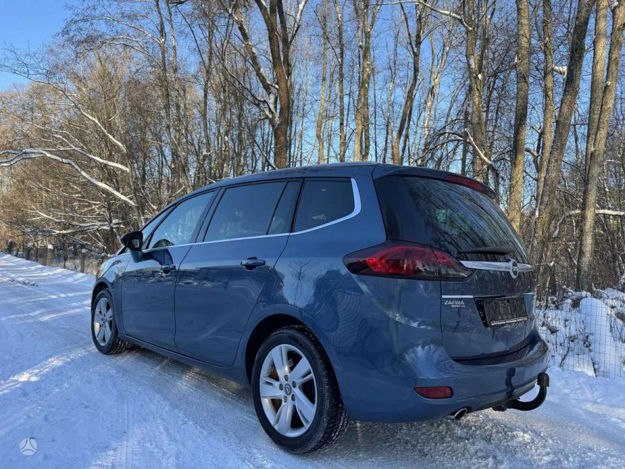 Blue Opel Zafira Tourer 2014 in Utena, with an engine capacity of 1.60 L and mileage of 144 thousand km for 5400 €, photo 5 on AUTOMOTO.COM.LV