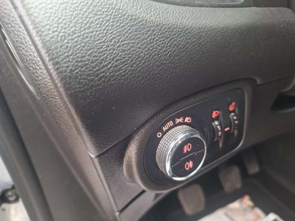 Blue Opel Zafira Tourer 2015 in Taurage, with an engine capacity of 1.60 L and mileage of 259 thousand km for 5499 €, photo 11 on AUTOMOTO.COM.LV