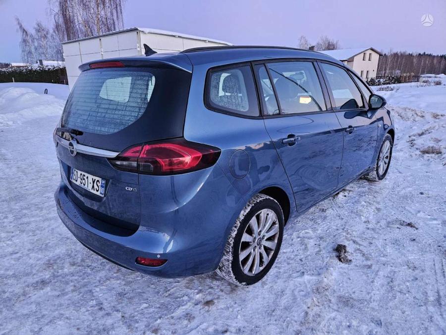 Blue Opel Zafira Tourer 2015 in Taurage, with an engine capacity of 2.00 L and mileage of 197 thousand km for 5800 €, photo 4 on AUTOMOTO.COM.LV