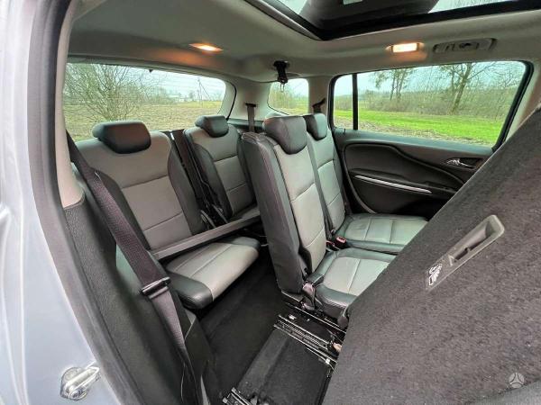 Blue Opel Zafira Tourer 2015 in Kaunas, with an engine capacity of 1.60 L and mileage of 256 thousand km for 5650 €, photo 11 on AUTOMOTO.COM.LV