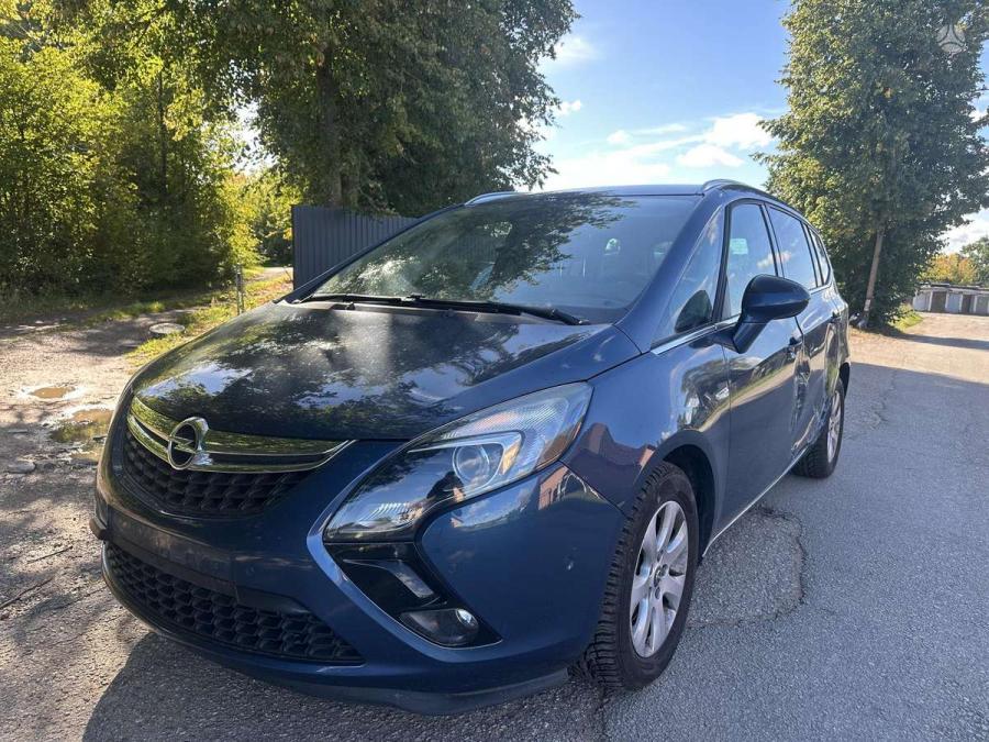 Blue Opel Zafira Tourer 2015 in Siauliai, with an engine capacity of 1.60 L and mileage of 198 thousand km for 4350 €, photo 1 on AUTOMOTO.COM.LV