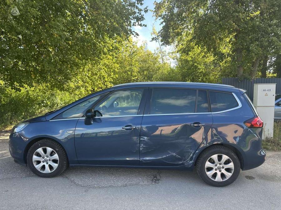 Blue Opel Zafira Tourer 2015 in Siauliai, with an engine capacity of 1.60 L and mileage of 198 thousand km for 4350 €, photo 7 on AUTOMOTO.COM.LV