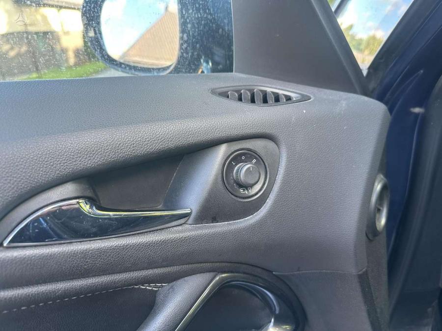 Blue Opel Zafira Tourer 2015 in Siauliai, with an engine capacity of 1.60 L and mileage of 198 thousand km for 4350 €, photo 9 on AUTOMOTO.COM.LV