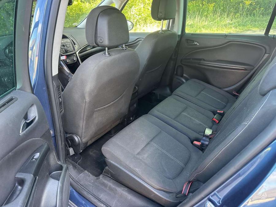 Blue Opel Zafira Tourer 2015 in Siauliai, with an engine capacity of 1.60 L and mileage of 198 thousand km for 4350 €, photo 15 on AUTOMOTO.COM.LV