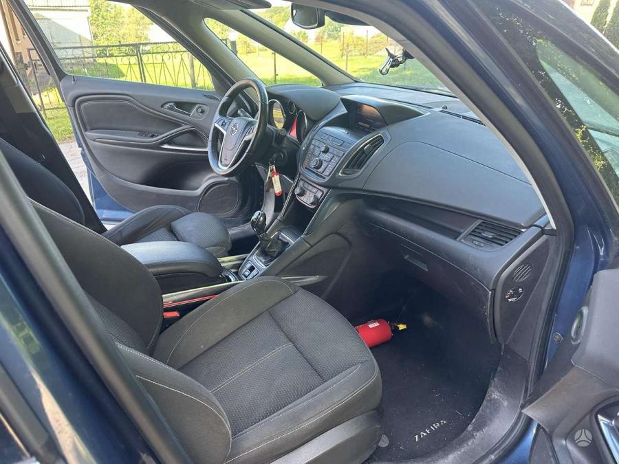 Blue Opel Zafira Tourer 2015 in Siauliai, with an engine capacity of 1.60 L and mileage of 198 thousand km for 4350 €, photo 18 on AUTOMOTO.COM.LV