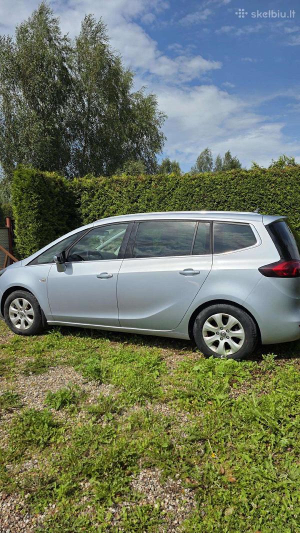 Blue Opel Zafira Tourer 2016 in Vilnius, with an engine capacity of 1.60 L and mileage of 201 thousand km for 5500 €, photo 3 on AUTOMOTO.COM.LV