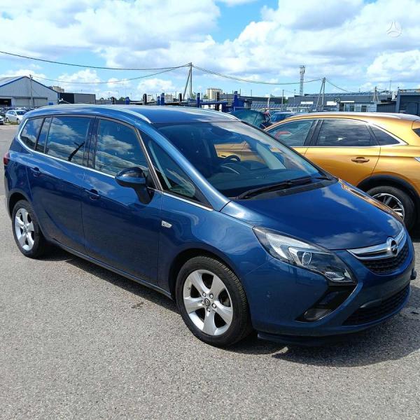 Blue Opel Zafira Tourer 2016 in Kaunas, with an engine capacity of 1.60 L and mileage of 275 thousand km for 5555 €, photo 2 on AUTOMOTO.COM.LV