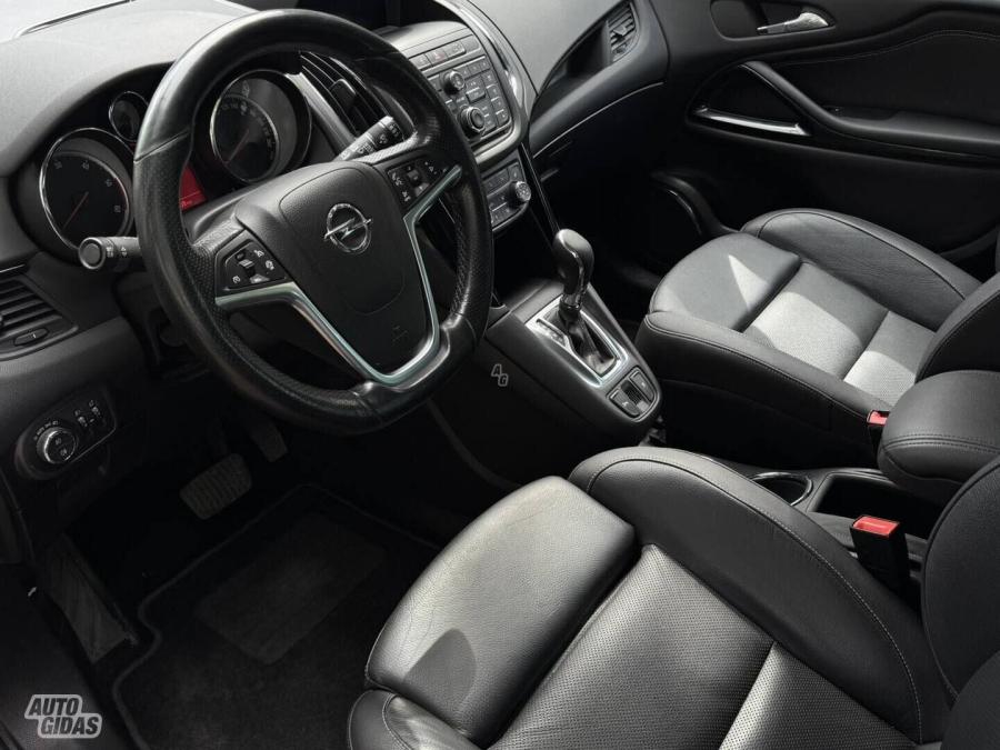 Blue Opel Zafira Tourer 2016 in Marijampole, with an engine capacity of 2.00 L and mileage of 230 thousand km for 6700 €, photo 9 on AUTOMOTO.COM.LV