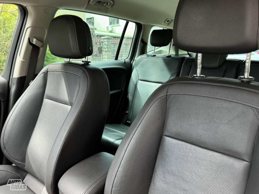 Blue Opel Zafira Tourer 2016 in Marijampole, with an engine capacity of 2.00 L and mileage of 230 thousand km for 6700 €, photo 14 on AUTOMOTO.COM.LV