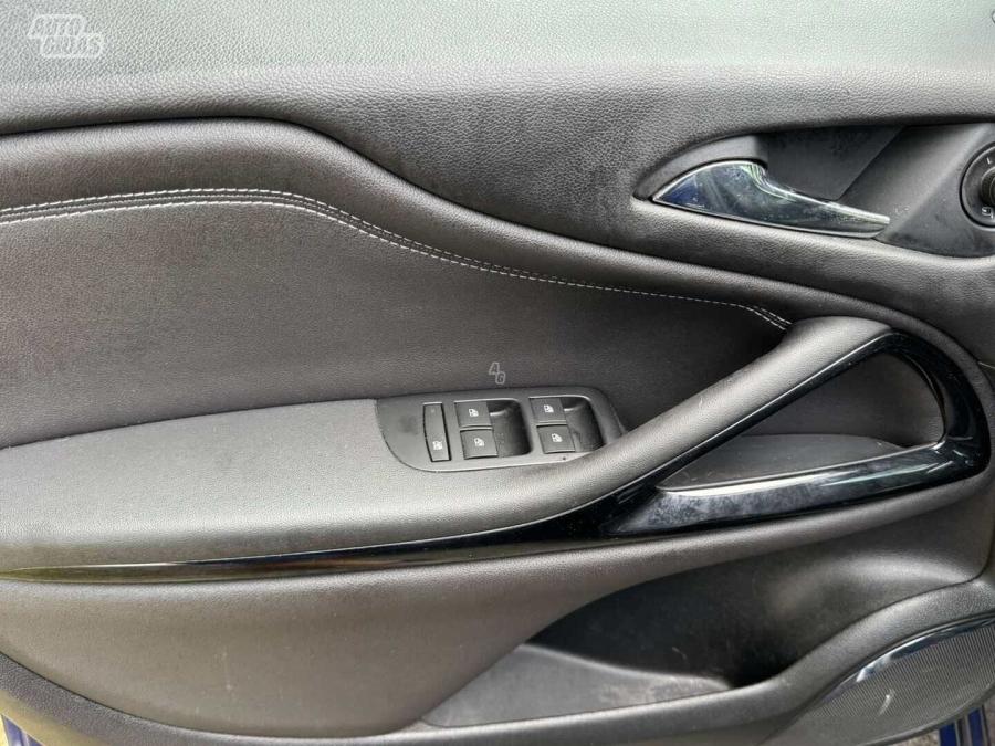 Blue Opel Zafira Tourer 2016 in Marijampole, with an engine capacity of 2.00 L and mileage of 230 thousand km for 6700 €, photo 16 on AUTOMOTO.COM.LV