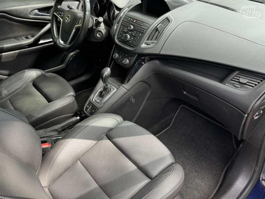 Blue Opel Zafira Tourer 2016 in Marijampole, with an engine capacity of 2.00 L and mileage of 230 thousand km for 6700 €, photo 19 on AUTOMOTO.COM.LV