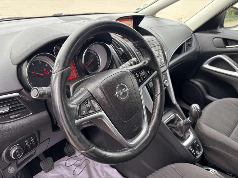 Zils Opel Zafira Tourer 2016 Marijampole, ar dzinēja tilpumu 1.60 L un nobraukumu 246 tūkst. km par 4700 €, foto 15 vietnē AUTOMOTO.COM.LV