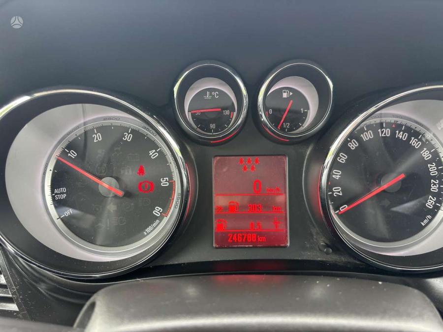 Zils Opel Zafira Tourer 2016 Marijampole, ar dzinēja tilpumu 1.60 L un nobraukumu 246 tūkst. km par 4700 €, foto 17 vietnē AUTOMOTO.COM.LV