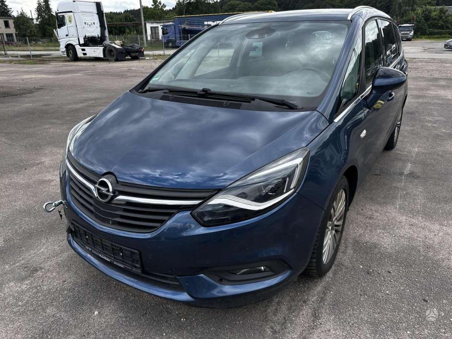 Blue Opel Zafira Tourer 2017 in Prienai, with an engine capacity of 1.60 L and mileage of 239 thousand km for 3650 €, photo 2 on AUTOMOTO.COM.LV