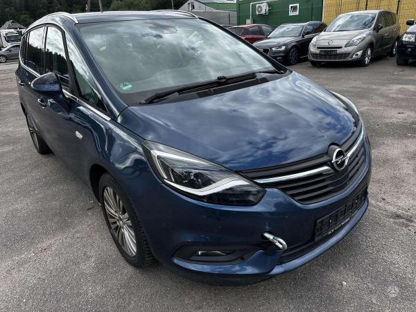 Blue Opel Zafira Tourer 2017 in Prienai, with an engine capacity of 1.60 L and mileage of 239 thousand km for 3650 €, photo 3 on AUTOMOTO.COM.LV