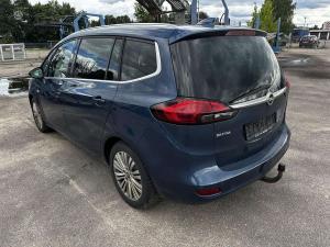 Blue Opel Zafira Tourer 2017 in Prienai, with an engine capacity of 1.60 L and mileage of 239 thousand km for 3650 €, photo 6 on AUTOMOTO.COM.LV
