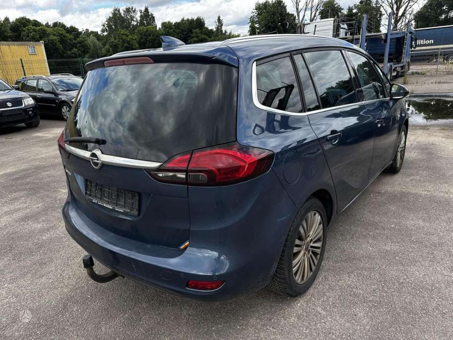 Blue Opel Zafira Tourer 2017 in Prienai, with an engine capacity of 1.60 L and mileage of 239 thousand km for 3650 €, photo 9 on AUTOMOTO.COM.LV