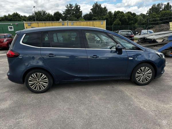 Blue Opel Zafira Tourer 2017 in Prienai, with an engine capacity of 1.60 L and mileage of 239 thousand km for 3650 €, photo 9 on AUTOMOTO.COM.LV