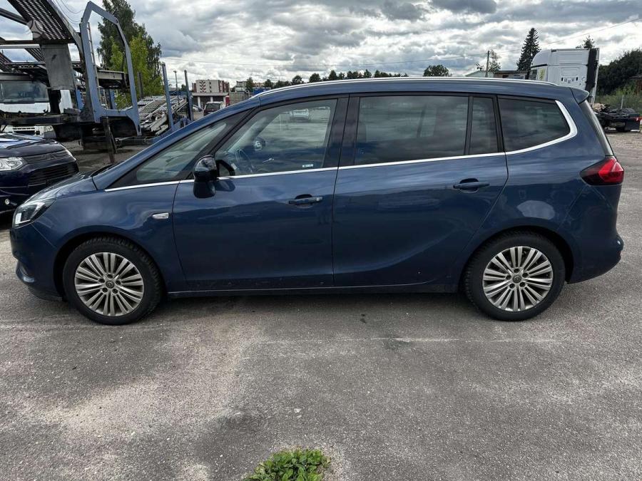 Blue Opel Zafira Tourer 2017 in Prienai, with an engine capacity of 1.60 L and mileage of 239 thousand km for 3650 €, photo 12 on AUTOMOTO.COM.LV