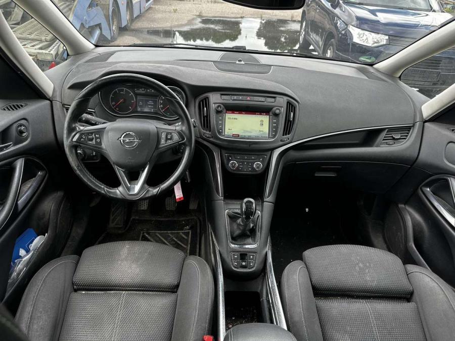Blue Opel Zafira Tourer 2017 in Prienai, with an engine capacity of 1.60 L and mileage of 239 thousand km for 3650 €, photo 15 on AUTOMOTO.COM.LV